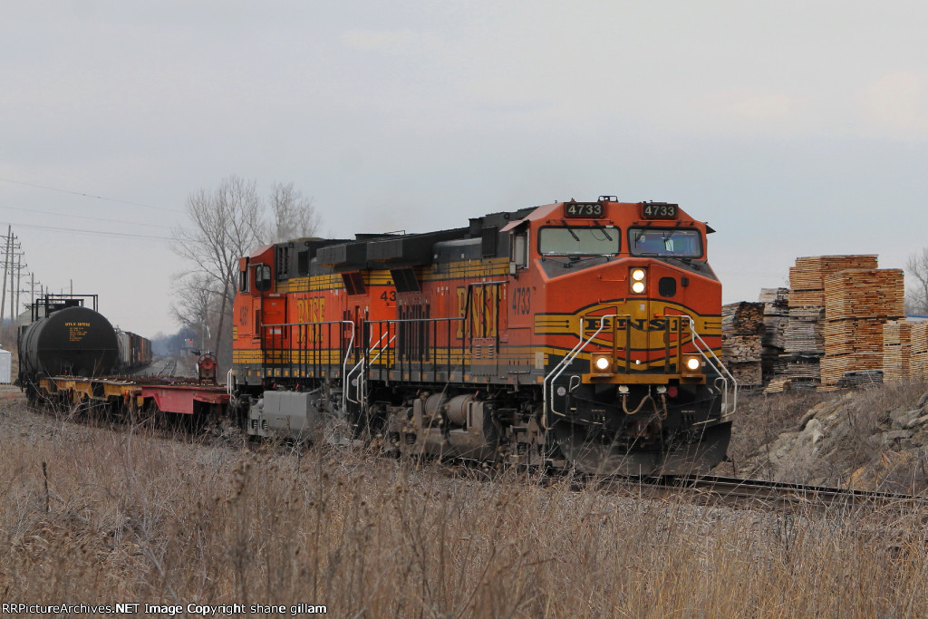 BNSF 4733 leads a freight train sb at old monroe.
